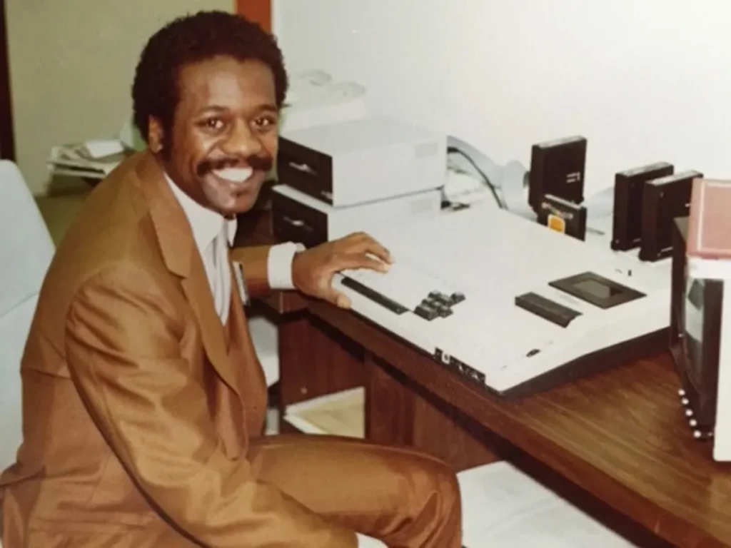 Jerry Lawson, criador do cartucho de videogame, é destaque no Google